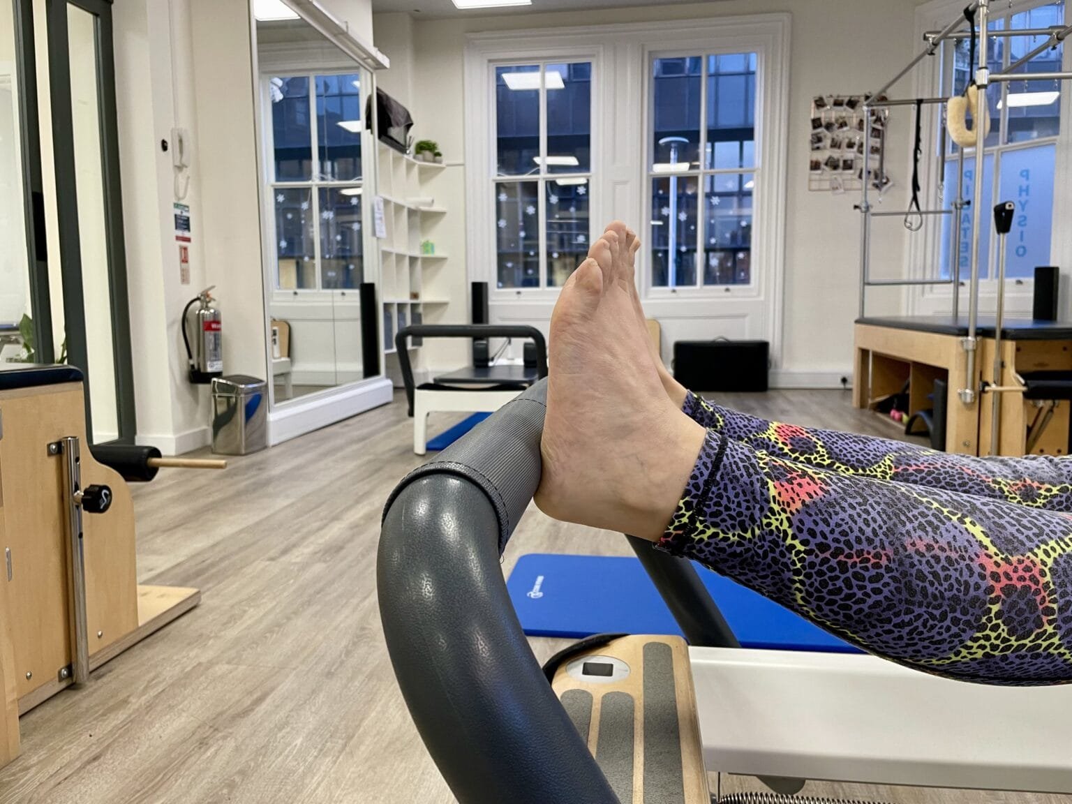 Pilates Footwork exercise using the Reformer machine - Positions ...