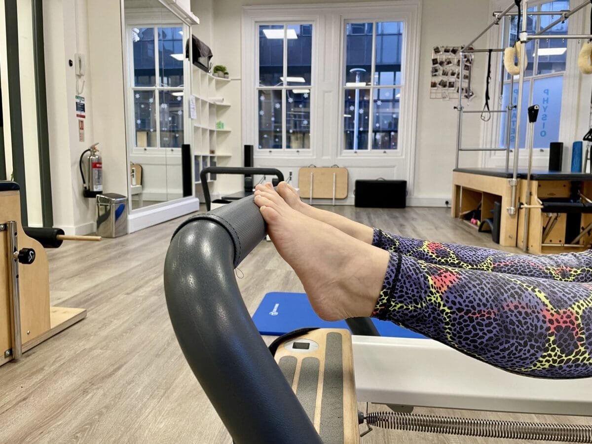 Pilates Footwork exercise using the Reformer machine - Positions ...
